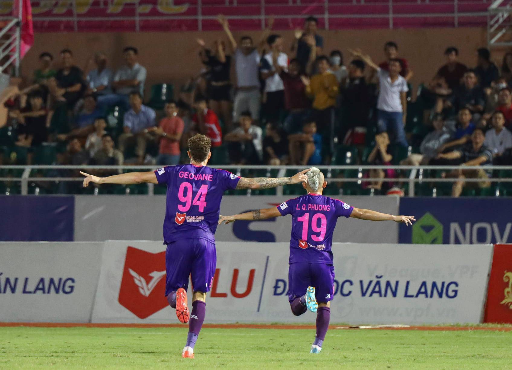 Can Anyone Stop the Men in Pink? – Football Tribe Asia