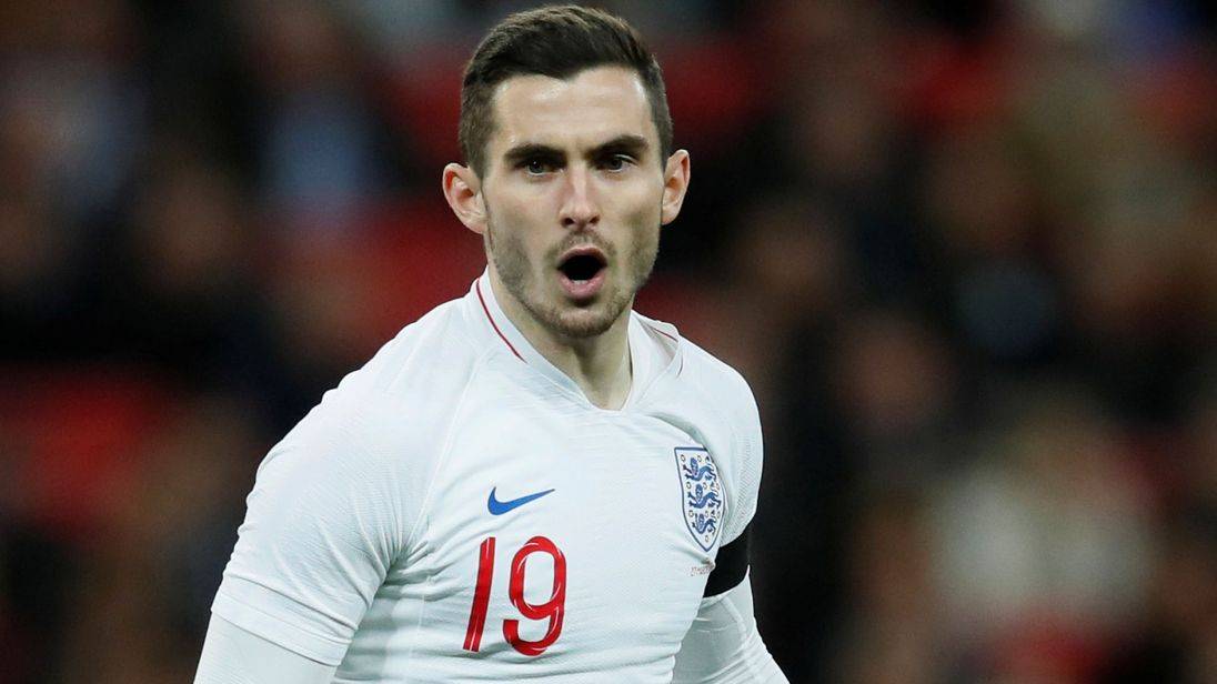 Penampilan pertama England bawa tuah 125 ribu pounds buat datuk Lewis ...