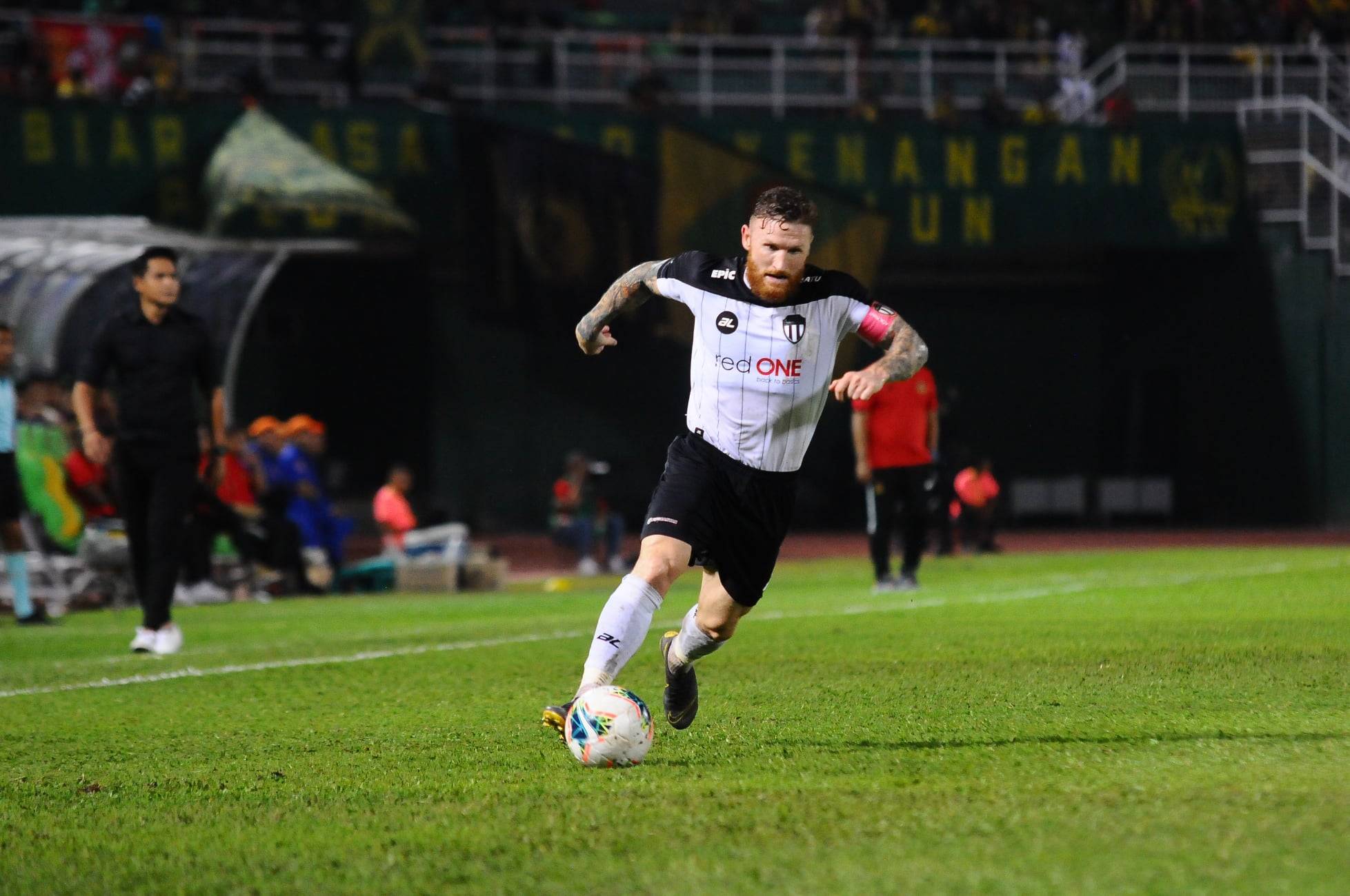 Selepas tiga musim, Lee Tuck tinggalkan Terengganu - Football Tribe ...