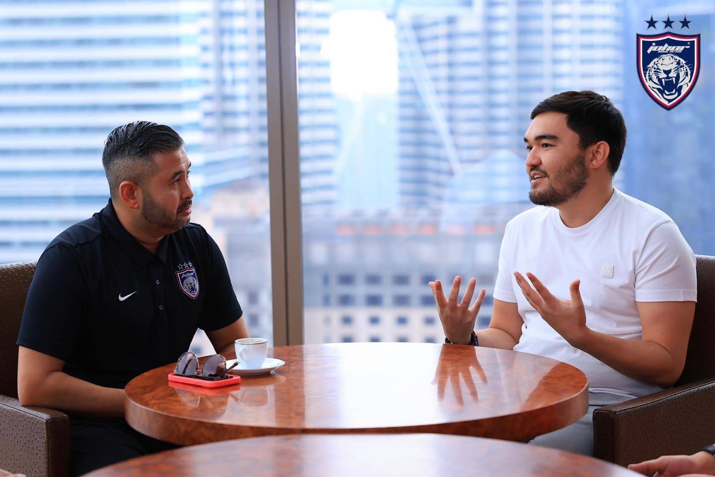 TMJ, Raja Muda Selangor bertemu lagi, bincang cara tambah baik bola ...